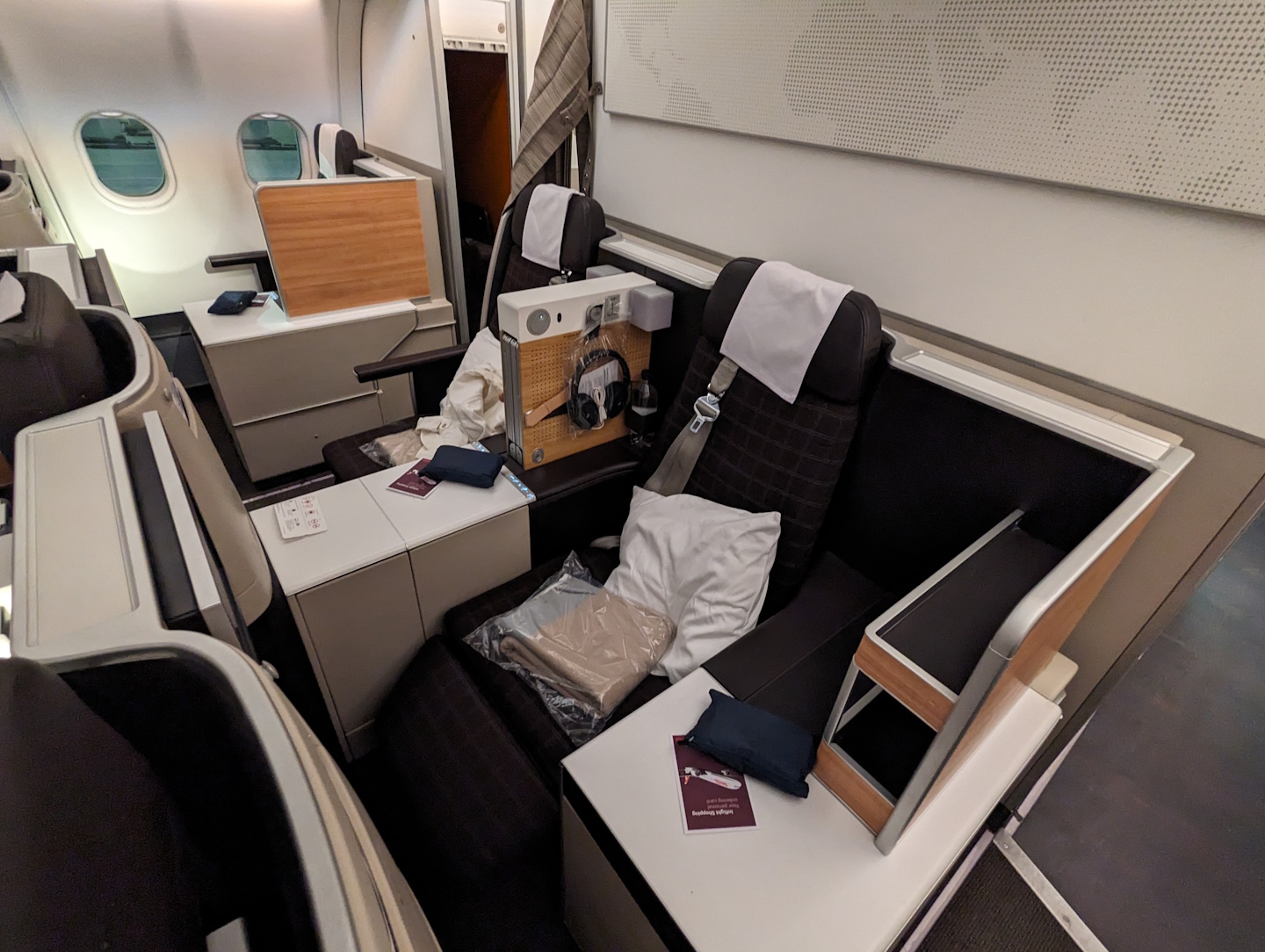 SWISS Business Class Zürich-Hongkong im Airbus A340-300 - No Miles, No ...