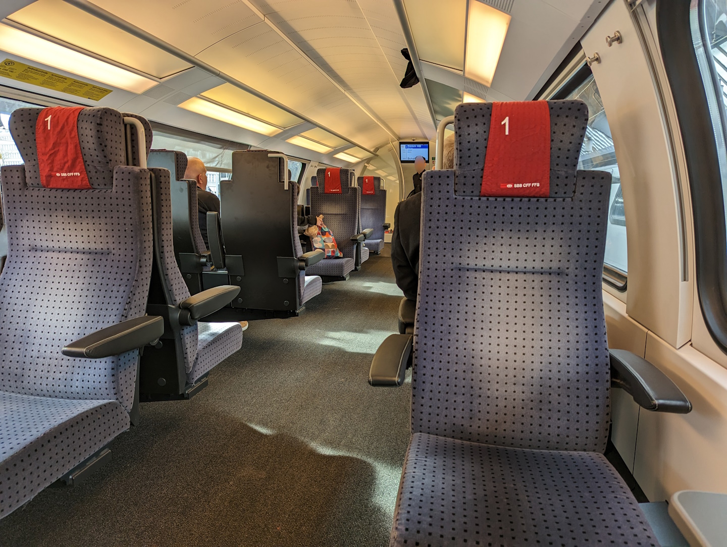 Guide: Am Flughafen Zürich vom Bahnhof zum Abflug - No Miles, No Points